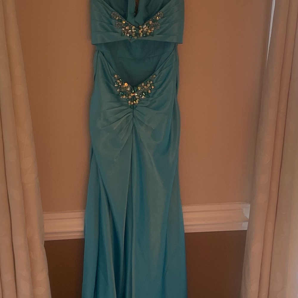 Beautiful Blue Prom/Homecoming/Ball Gown With Crystal… - Gem